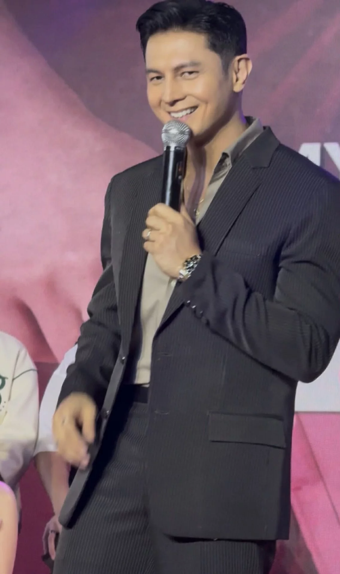 Rhen Escaño and Joseph Marco radiate chemistry ahead of Viva One's 'My ...