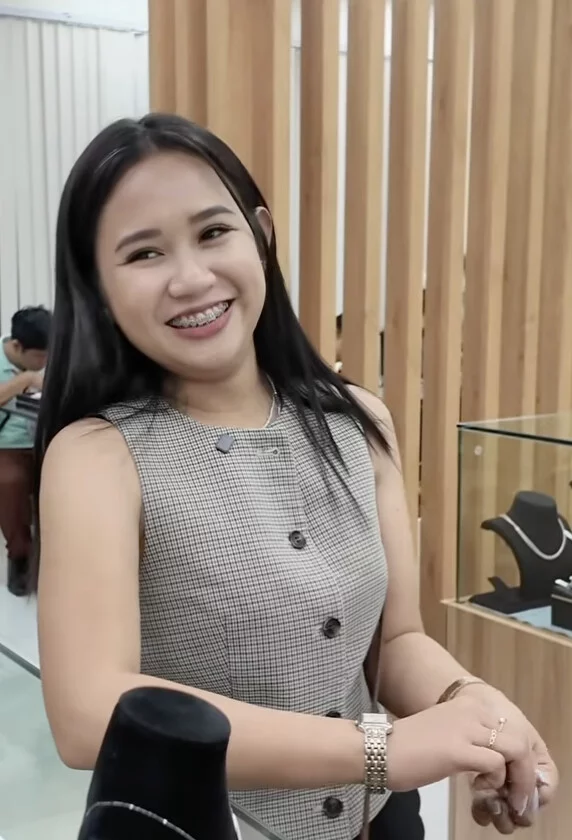 Vlogger Mam Elma turns emotional in a Maddox Jewelry interview, could ...